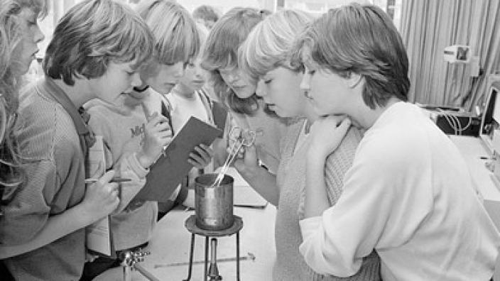 Junior Labs - Chemistry for juniors | Western Australian Museum